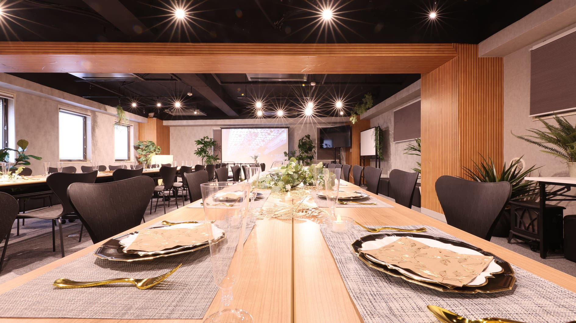 #エヌティGoburin【新宿三丁目】クリスマス🎄忘年会🤶駅徒歩2分/席数84立食90名飲食/120㌅画面/会議/セミナーの写真10