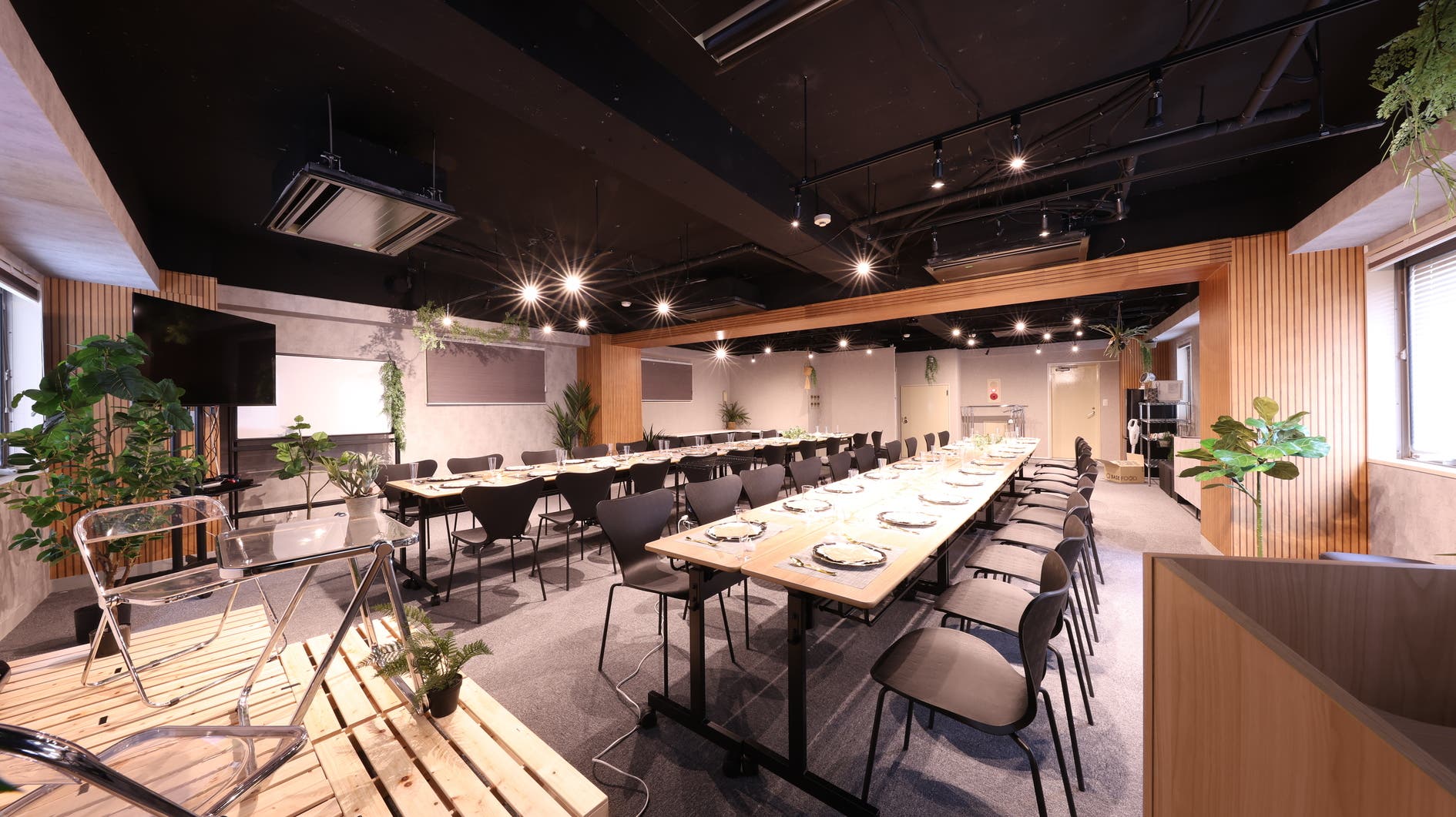 #エヌティGoburin【新宿三丁目】クリスマス🎄忘年会🤶駅徒歩2分/席数84立食90名飲食/120㌅画面/会議/セミナーの写真7