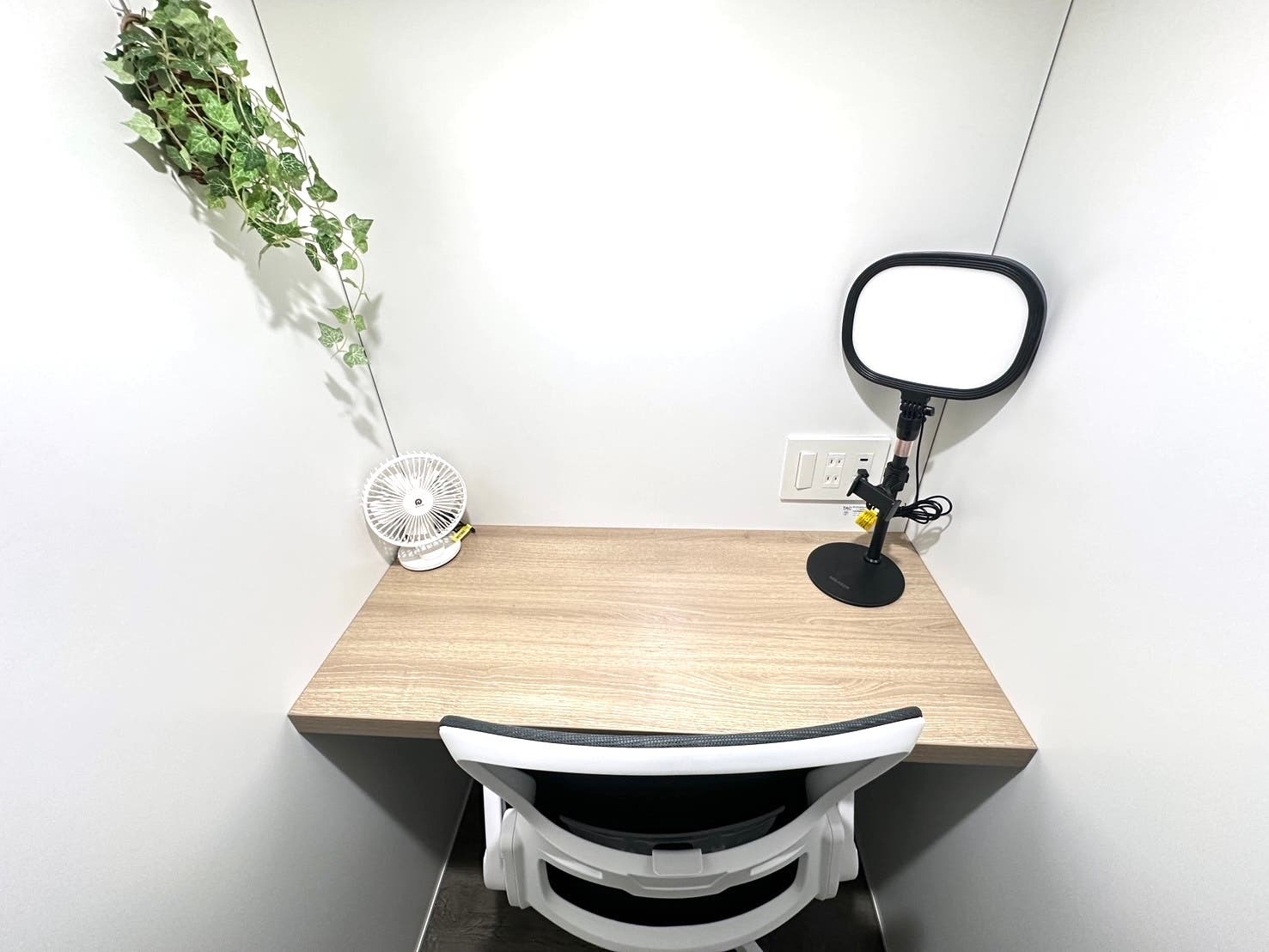 ＜PaO Work 川崎No.4＞京急川崎駅徒歩4分✨完全個室🚪光回線Wi-Fi📶電源🔌テレワーク/面接/自習/作業の写真2