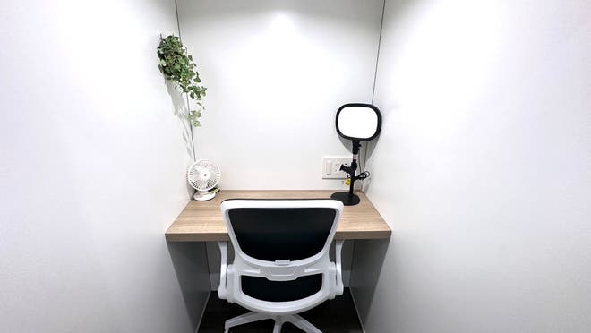 <PaO Work 川崎No.4>京急川崎駅徒歩4分✨完全個室🚪光回線Wi-Fi📶電源🔌テレワーク/面接/自習/作業の写真3