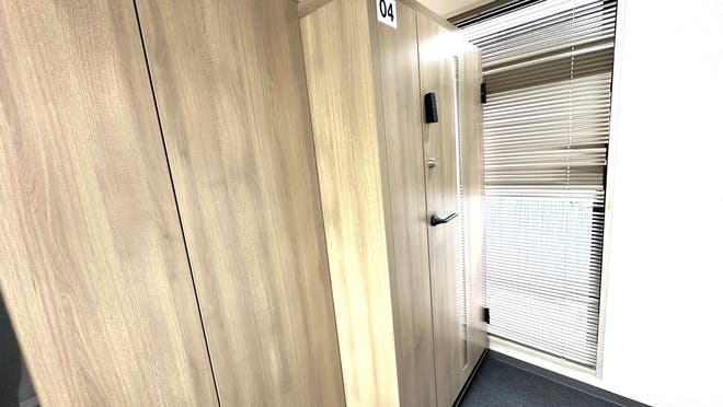 <PaO Work 川崎No.4>京急川崎駅徒歩4分✨完全個室🚪光回線Wi-Fi📶電源🔌テレワーク/面接/自習/作業の写真6