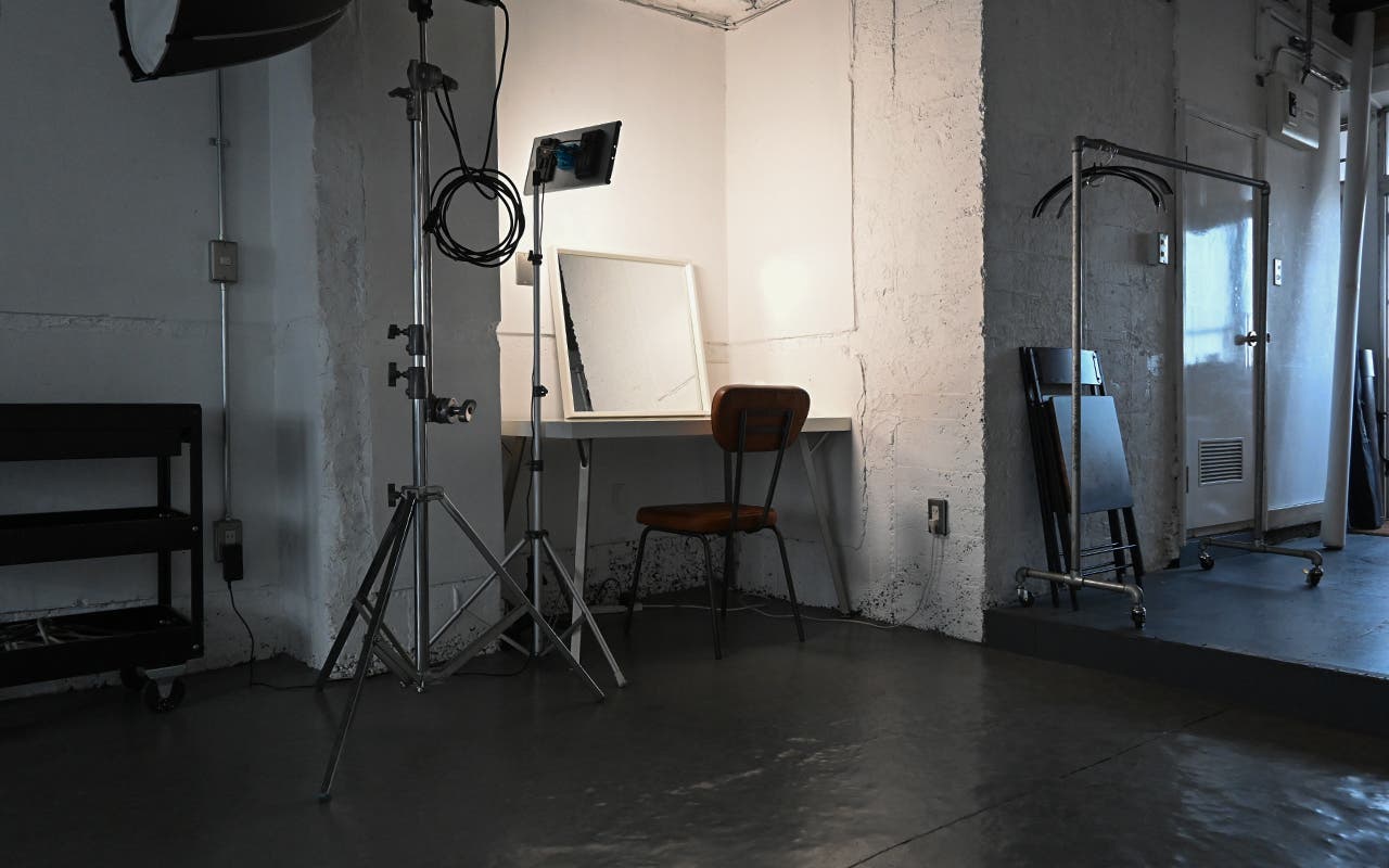 代々木ヴィンテージビル内の非現実的な白壁スタジオの写真16