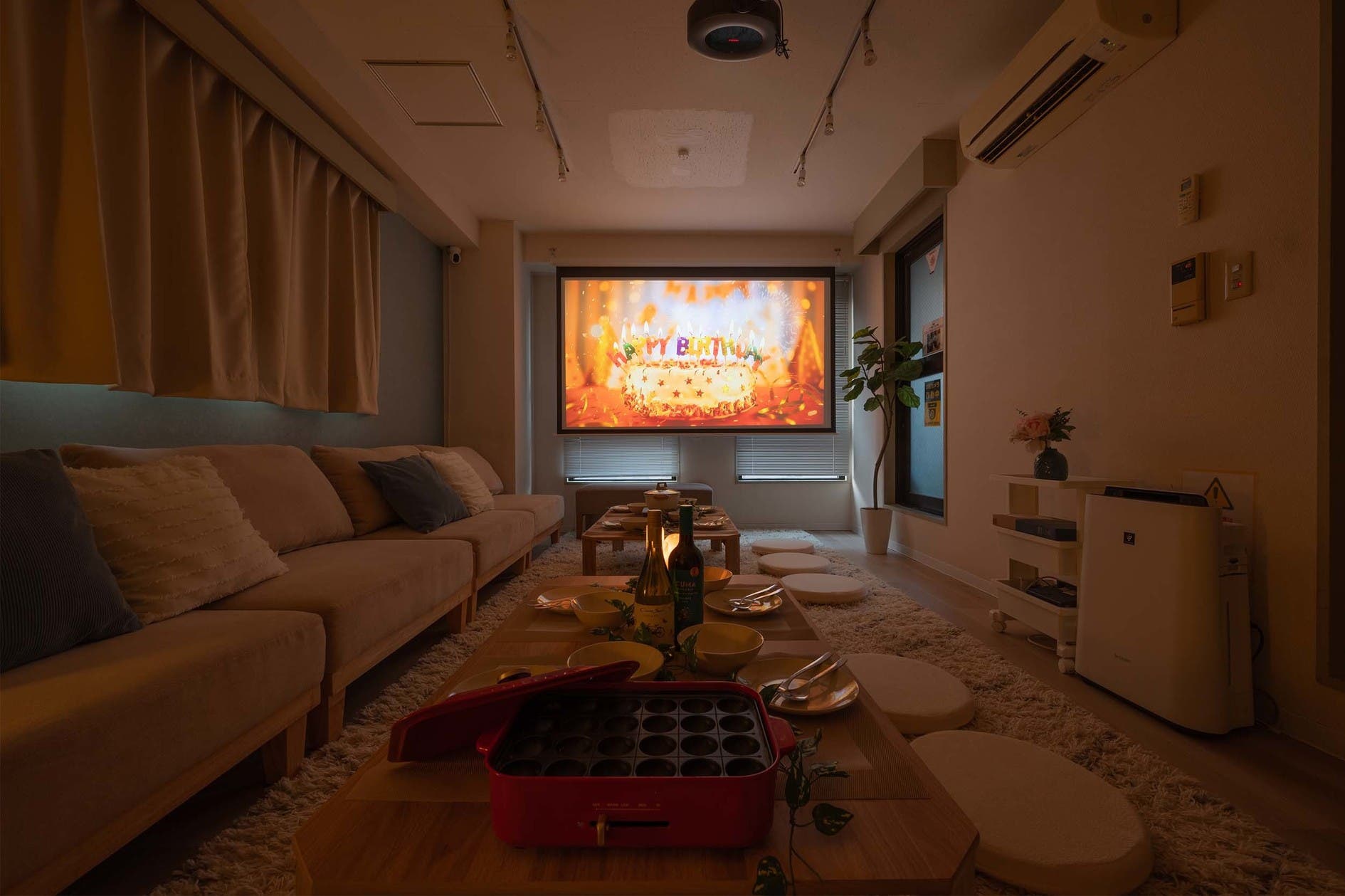 12月リニューアル🎉24時間/100㌅の大画面で映画鑑賞や推し活💖最大15名/女子会・新年会・ママ会の写真6