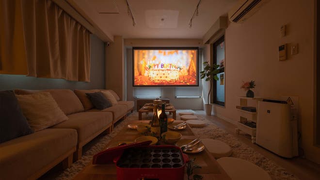 12月リニューアル🎉24時間/100㌅の大画面で映画鑑賞や推し活💖最大15名/女子会・新年会・ママ会の写真6