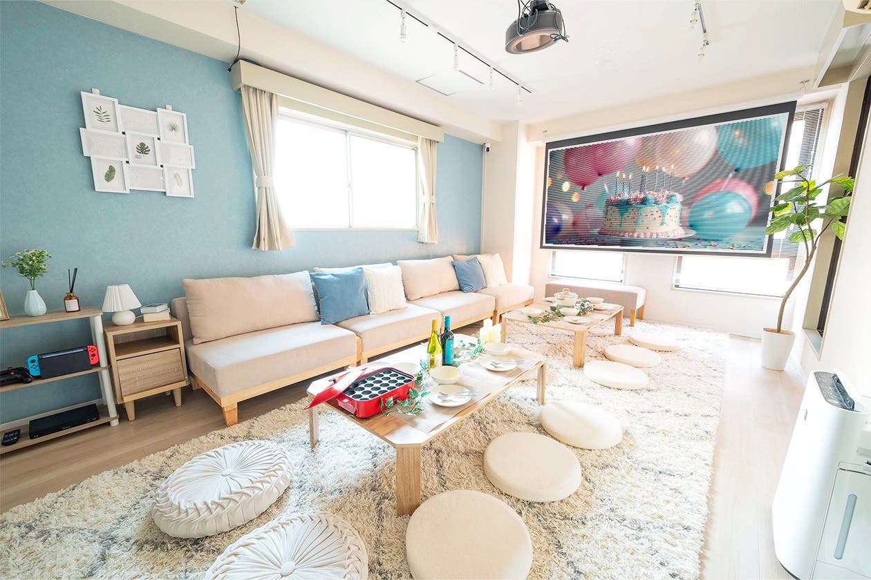 100インチ大型スクリーン＆高性能プロジェクターの画像1