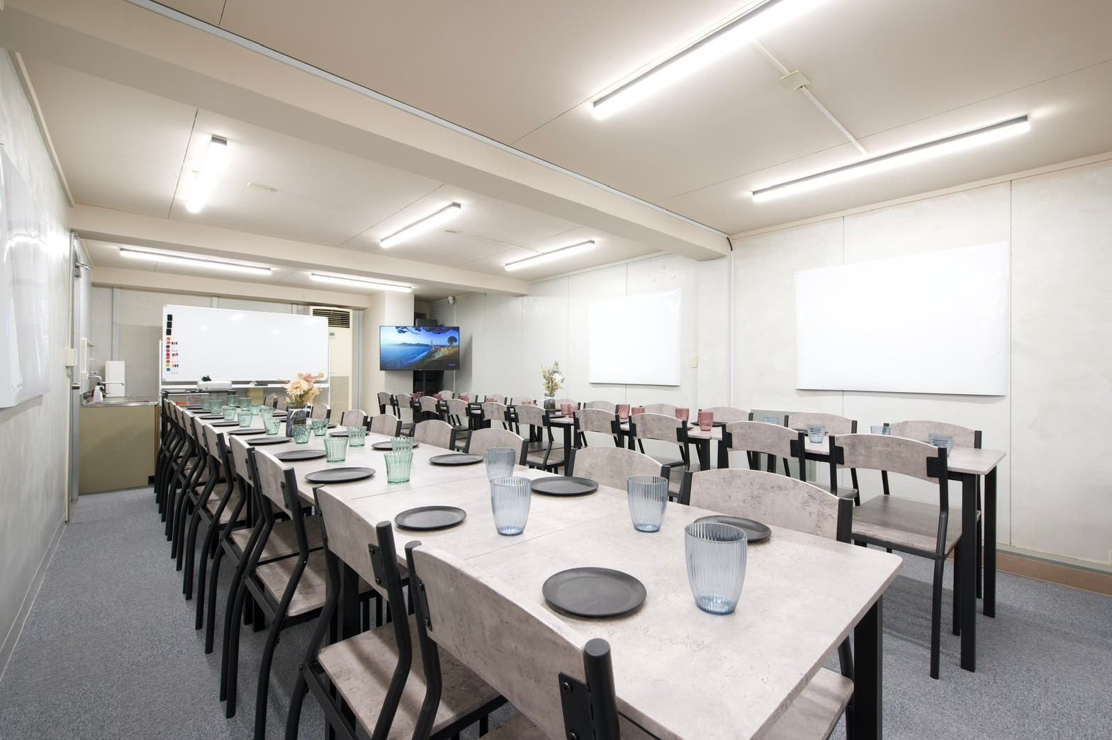 最大60名YOYO新橋＜新橋駅/虎ノ門駅/内幸町駅＞✨パーティ/会議/打ち上げ/同窓会/2次会/歓送迎会/最大６０名着席の写真1