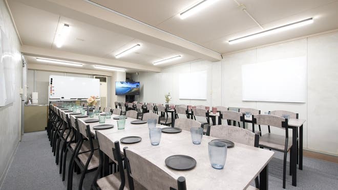 最大60名YOYO新橋<新橋駅/虎ノ門駅/内幸町駅>✨パーティ/会議/打ち上げ/同窓会/2次会/歓送迎会/最大60名着席の写真1