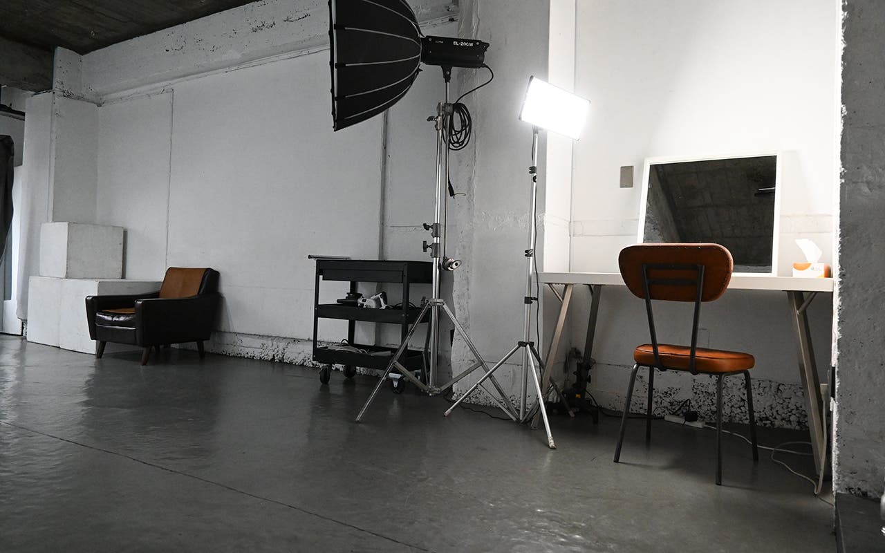 代々木ヴィンテージビル内の非現実的な白壁スタジオの写真8