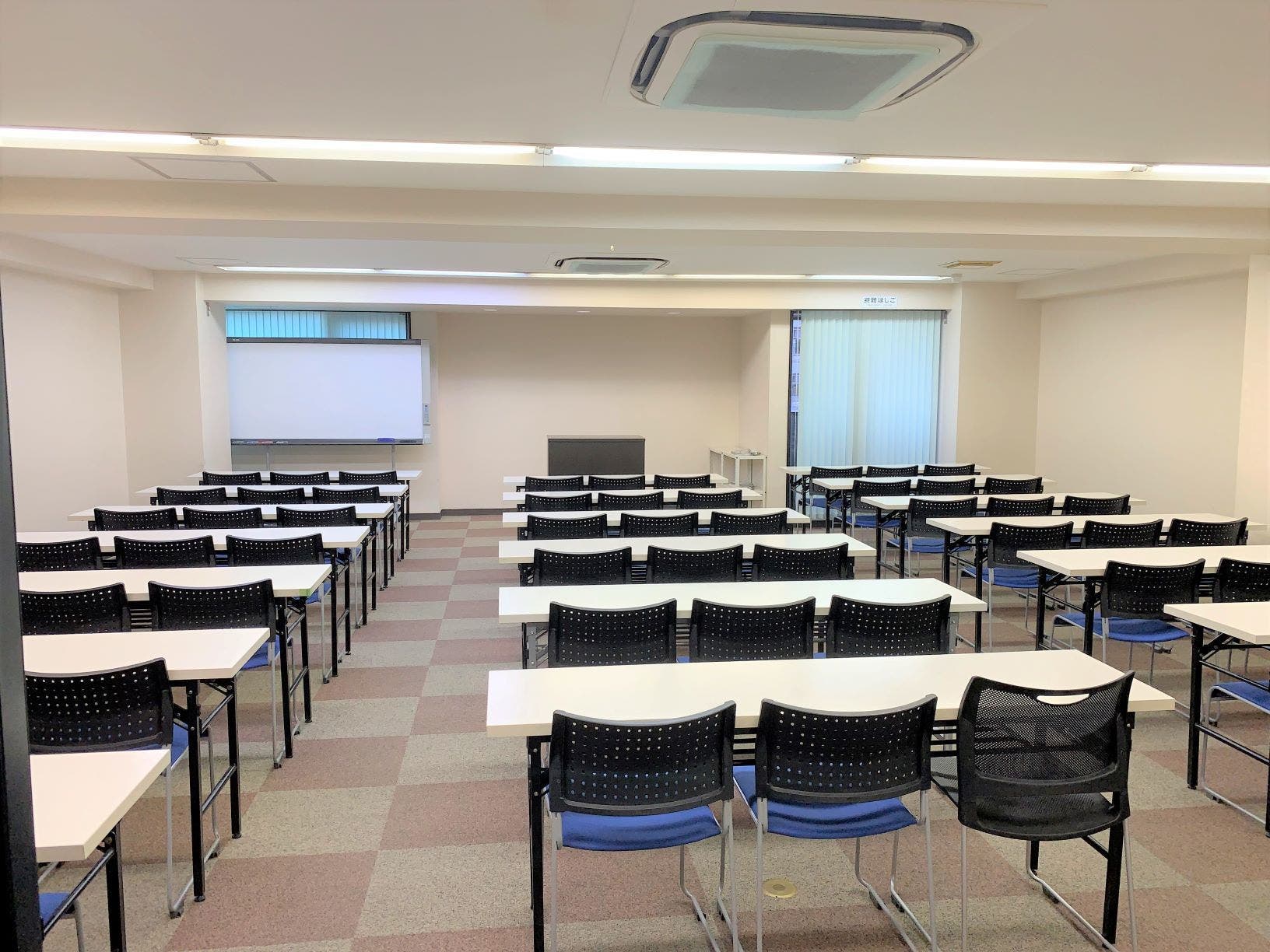 【リロの会議室　新宿ファーストステージ】10階会議室の写真1