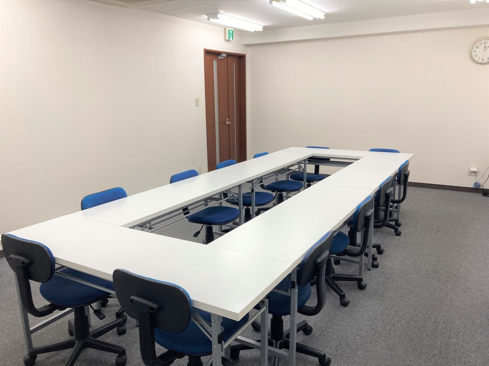 【リロの会議室　飯田橋】会議室Fの写真1