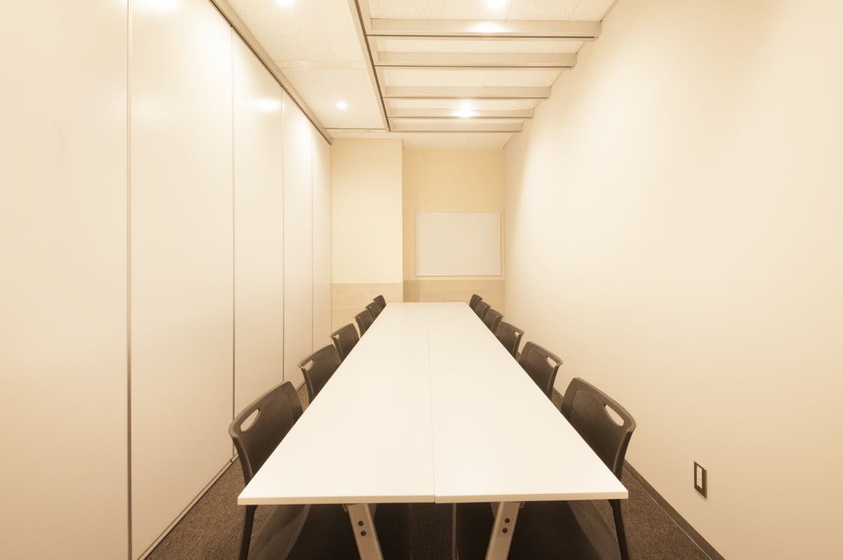【リロの会議室　コンフォート新宿】RoomFの写真2