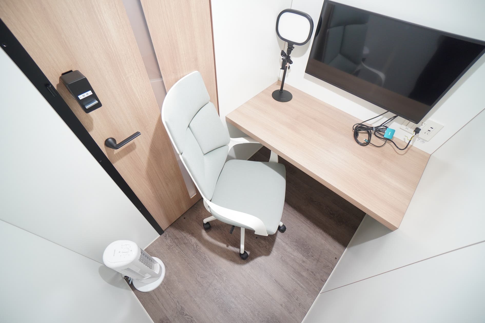 ＜PRIME BOOTH名古屋駅太閤通口No.1（ラージ）＞名古屋駅４分🚃個室🚪光Wi-Fi📶モニター🖥電源🔌テレワーク/面接の写真6