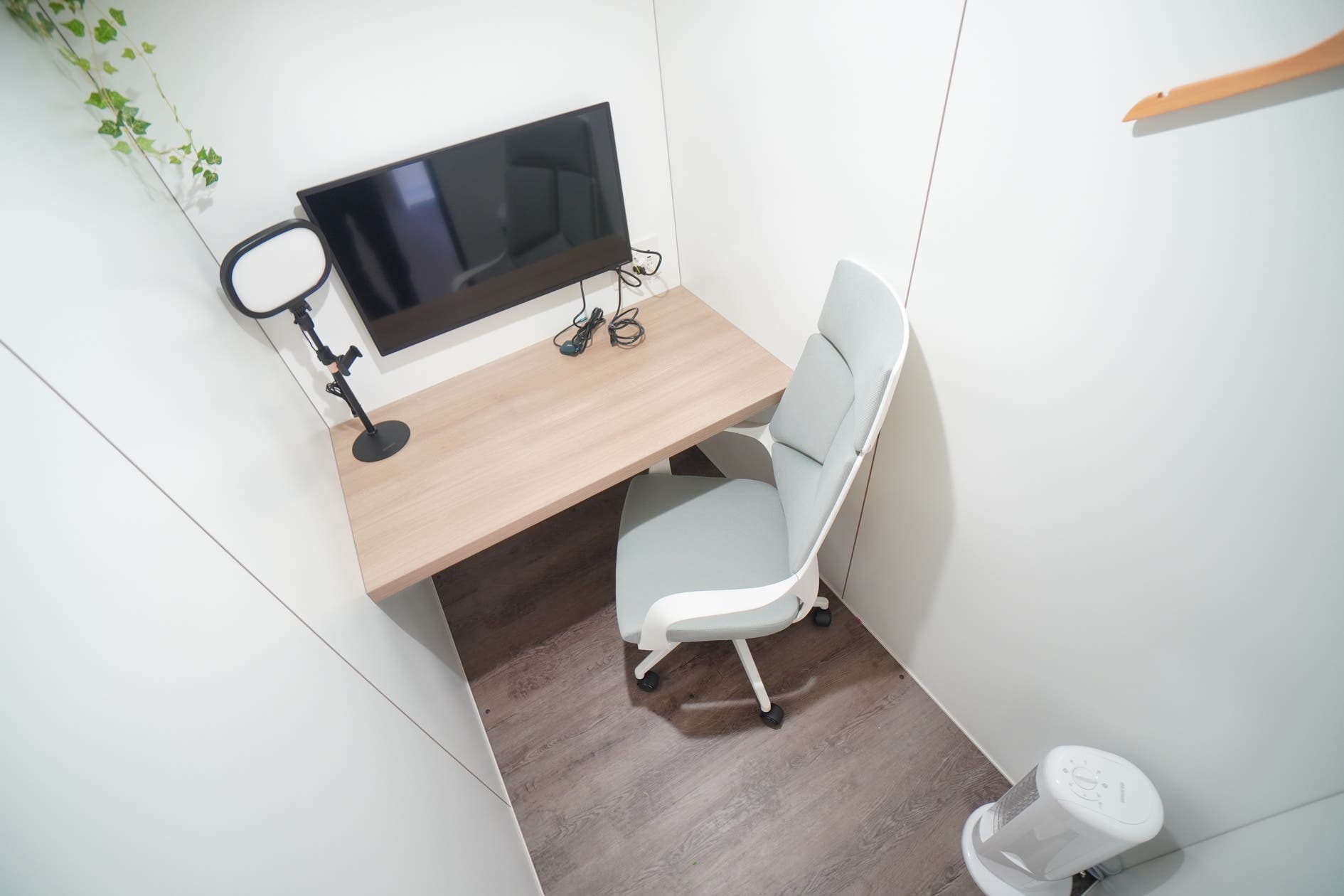 ＜PRIME BOOTH名古屋駅太閤通口No.5（ラージ）＞名古屋駅４分🚃個室🚪光Wi-Fi📶モニター🖥電源🔌テレワーク/面接の写真4