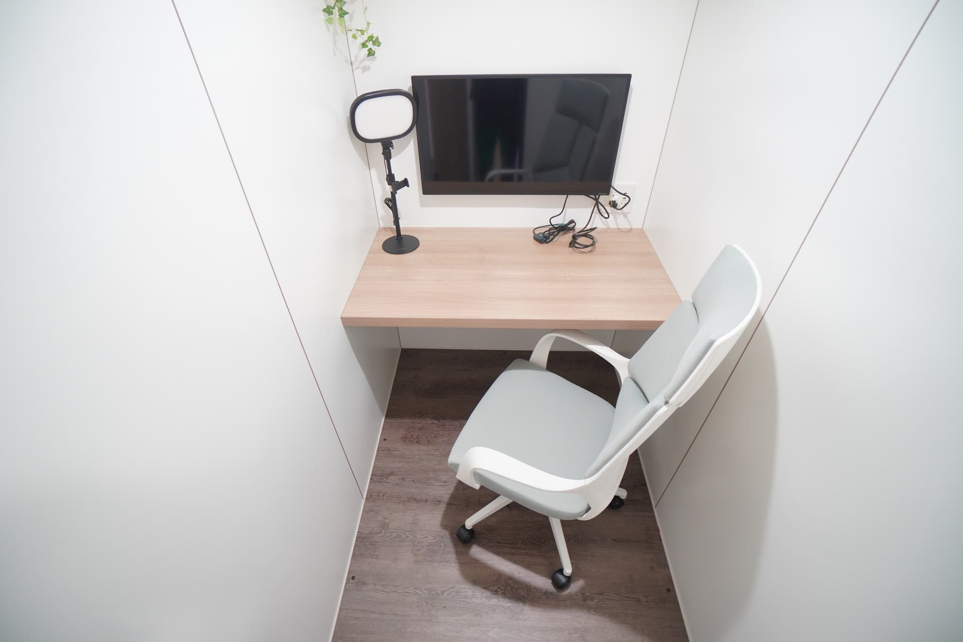 ＜PRIME BOOTH名古屋駅太閤通口No.5（ラージ）＞名古屋駅４分🚃個室🚪光Wi-Fi📶モニター🖥電源🔌テレワーク/面接の写真5