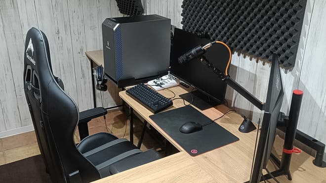 【鹿児島中央駅徒歩4分】ゲーミングPC設置,完全個室,防音,高速回線【テレワーク/esports/Zoom会議等におすすめ】の写真2