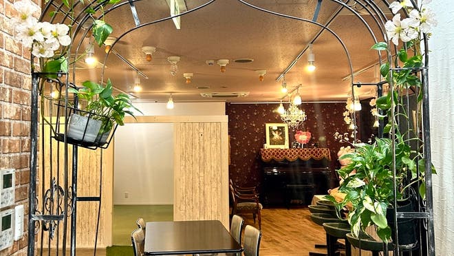 セカオワソファーやピアノ、キッチンがあるオシャレ空間 パーティー、コスプレ、YouTube、撮影【久屋大通 徒歩5分】の写真3