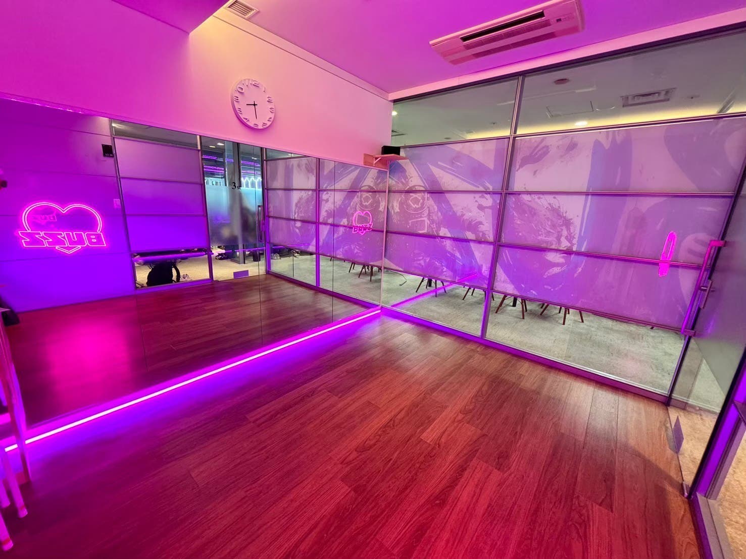 【BUZZ福岡本店】3stの写真2