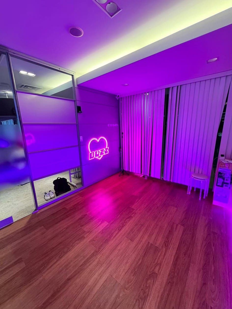 【BUZZ福岡本店】3stの写真3