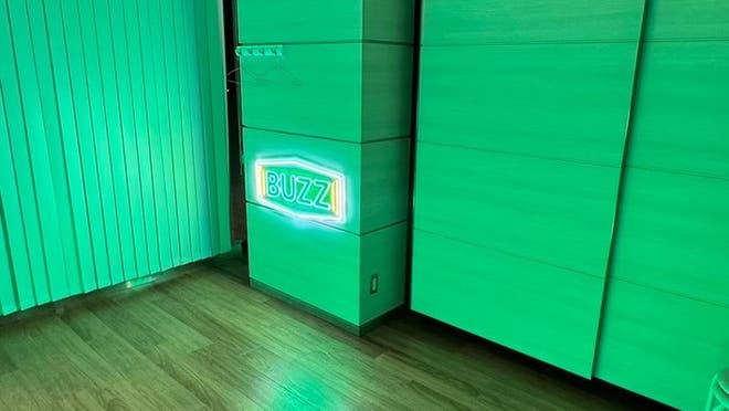 【BUZZ福岡本店】4stの写真2