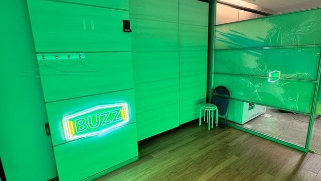 【BUZZ福岡本店】4stの写真1