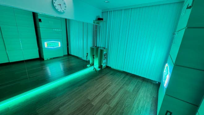 【BUZZ福岡本店】4stの写真3