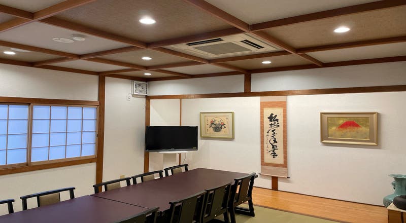 大型駐車場完備！一階飲食店に注文も可能！