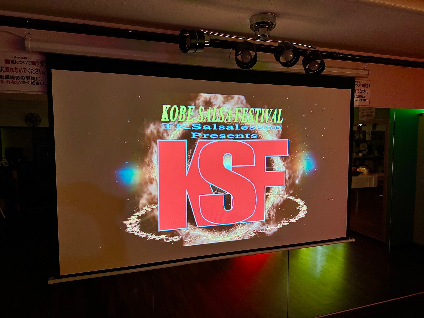 プロジェクター/100インチスクリーンの画像2