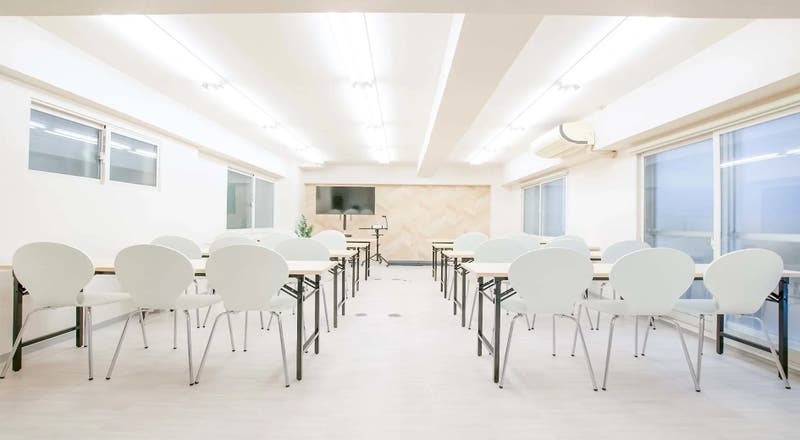 【五反田駅2分・大崎広小路駅2分】着席34名/50㌅モニター・ホワイトボード・100㌅大型スクリーン/会議・セミナー・教室・勉強