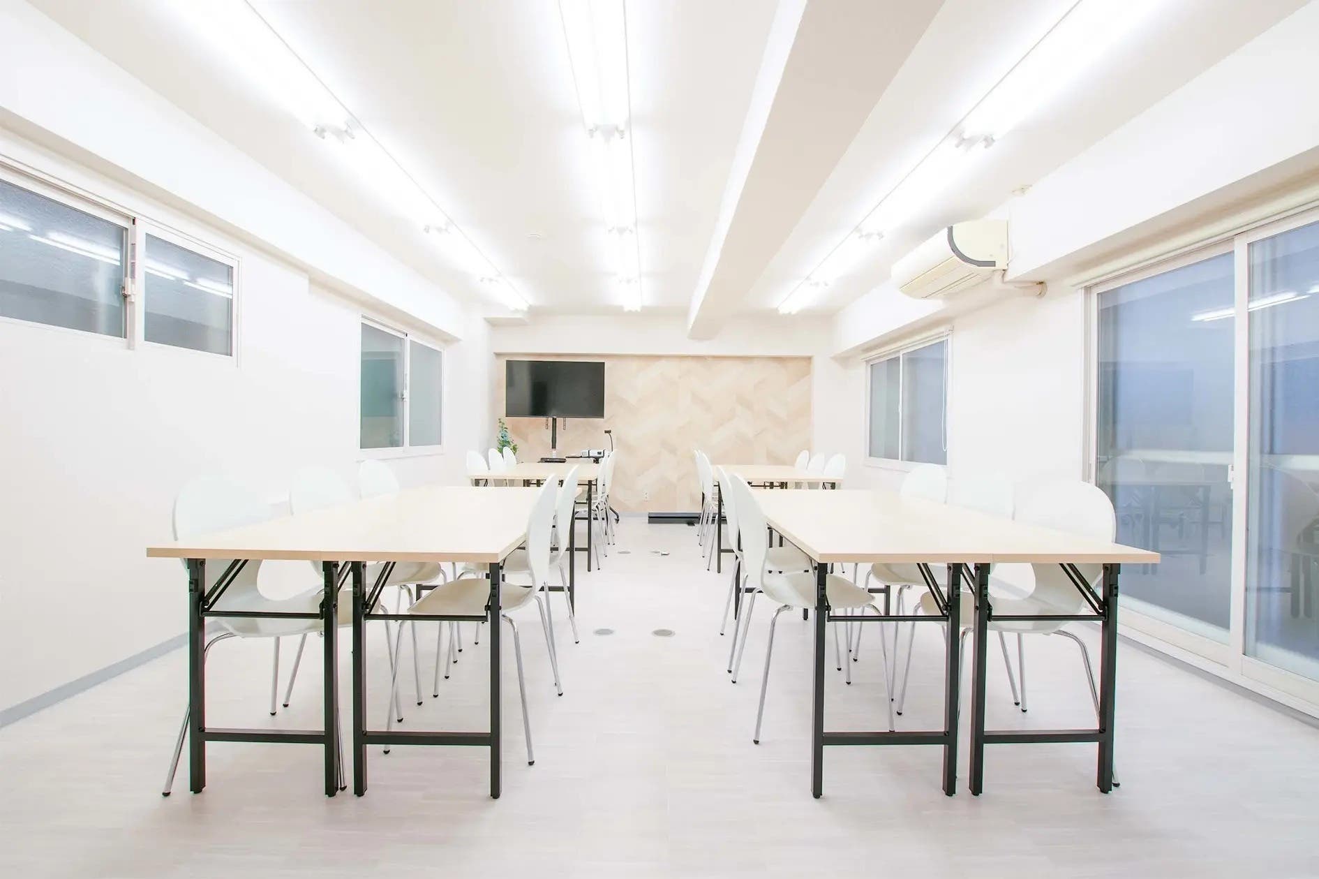 【五反田駅3分】限定価格🉐100㌅大型スクリーン/着席34名/会議/セミナー/教室/食事会/勉強会/ボドゲの写真7