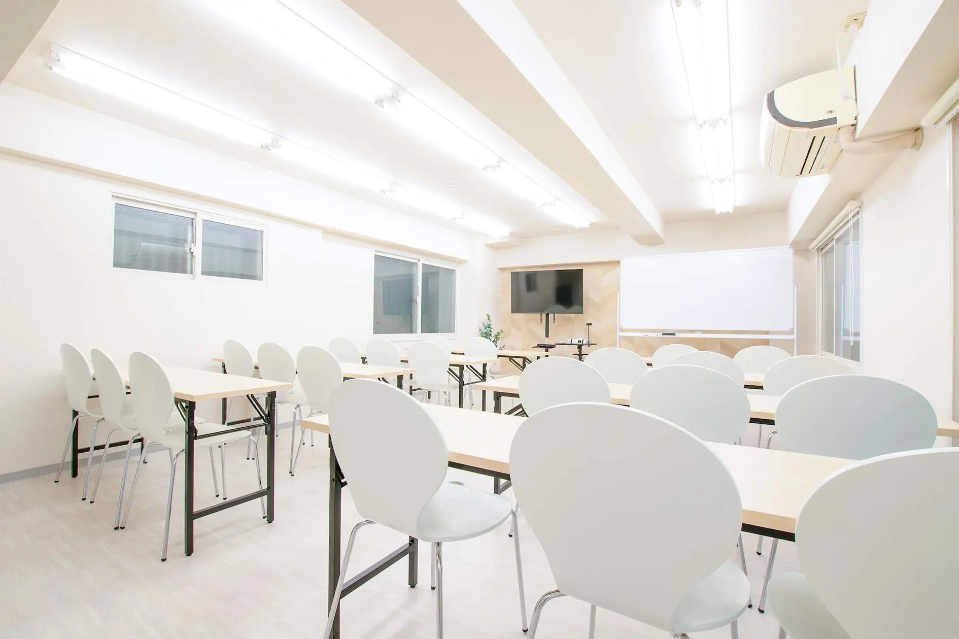 【五反田駅3分】限定価格🉐100㌅大型スクリーン/着席34名/会議/セミナー/教室/食事会/勉強会/ボドゲの写真8