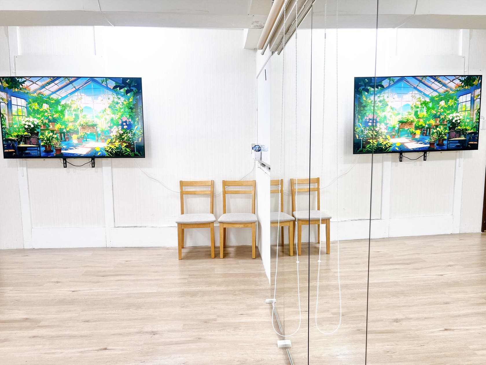 65型モニター⭐️エステベット3台設置⭐️壁一面ミラー&ヨガマット有⭐️スタジオやセミナーなどに最適なフリースペース⭐️の写真16