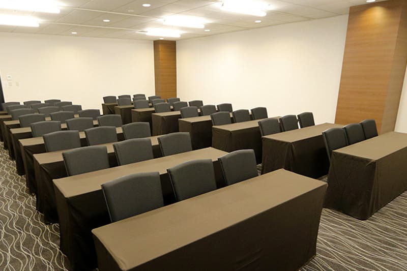 【TKPガーデンシティPREMIUM仙台西口】カンファレンスルーム4Kの写真1