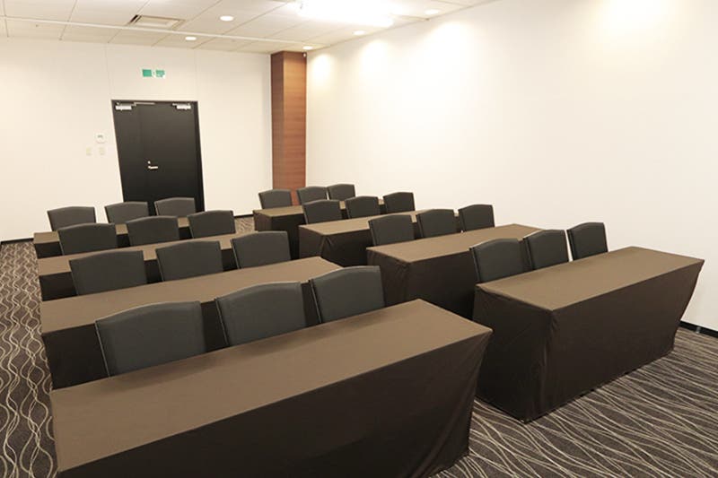 【TKPガーデンシティPREMIUM仙台西口】ミーティングルーム6Mの写真1