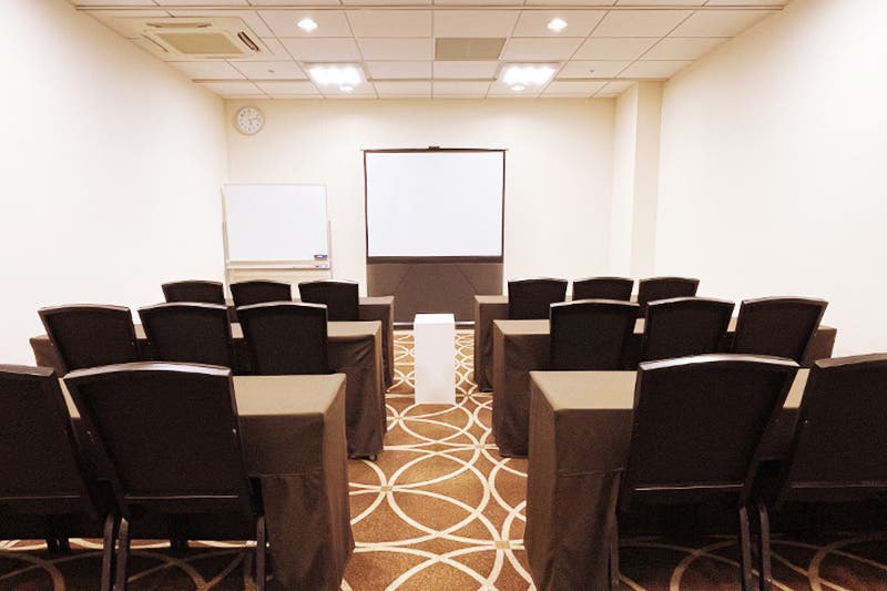 【TKPガーデンシティPREMIUM仙台西口】ミーティングルーム8Lの写真1