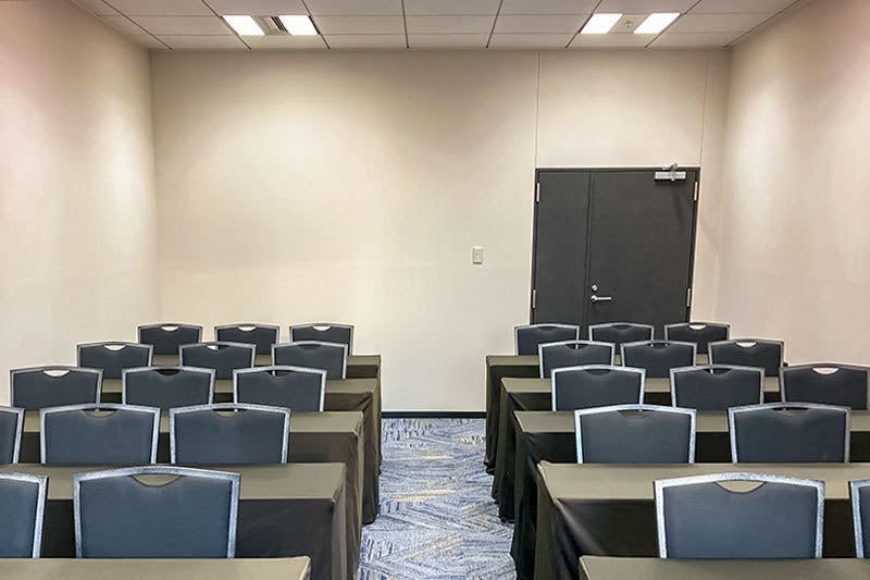 【TKPガーデンシティPREMIUM大阪梅田新道】ミーティングルーム11Bの写真2