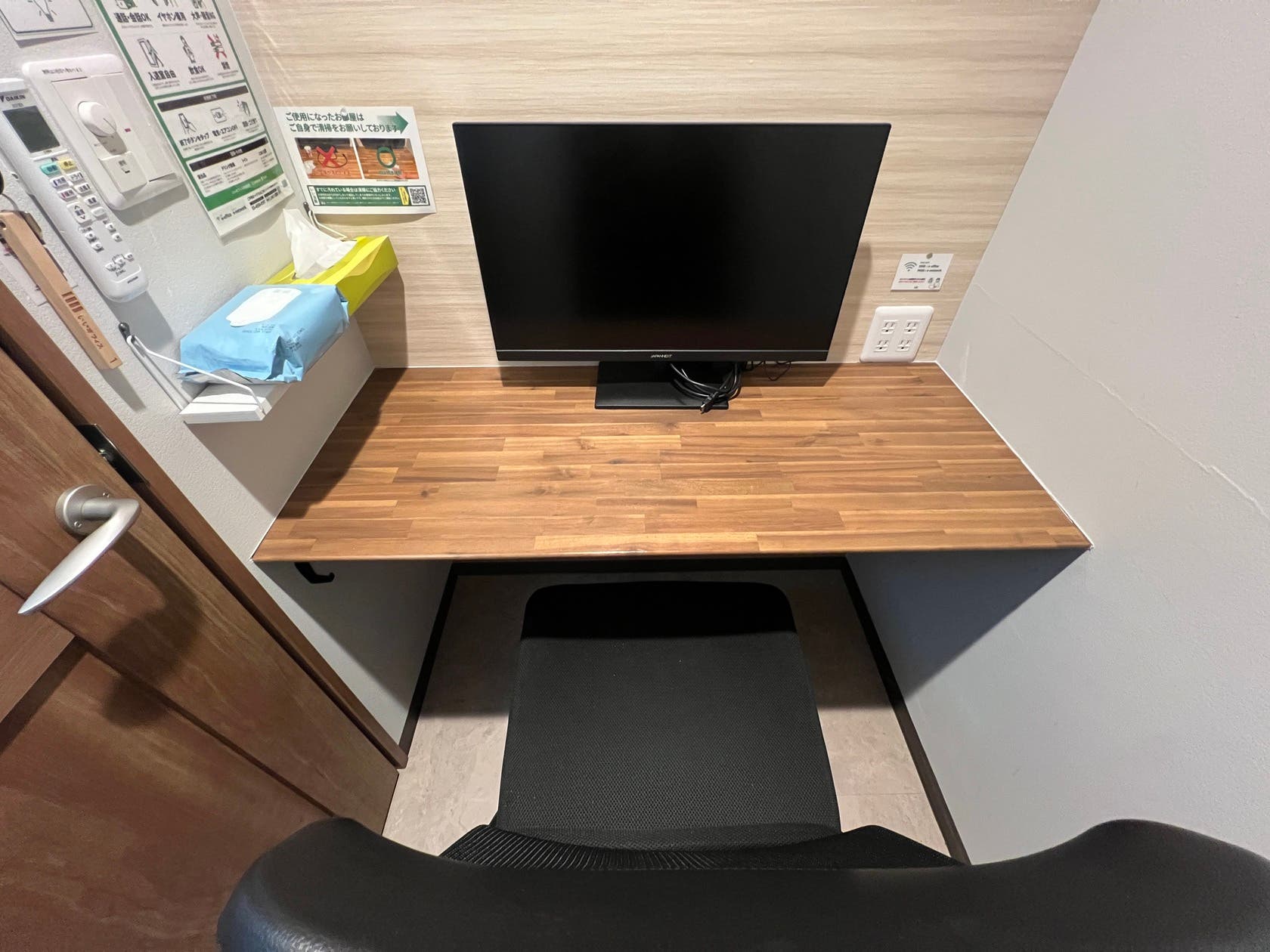 【1名用完全個室／1時間500円】赤坂見附駅から徒歩20秒！＜ブース2＞の写真1