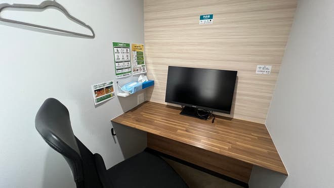 【1名用完全個室/1時間440円】赤坂見附駅から徒歩20秒!<ブース4>の写真1