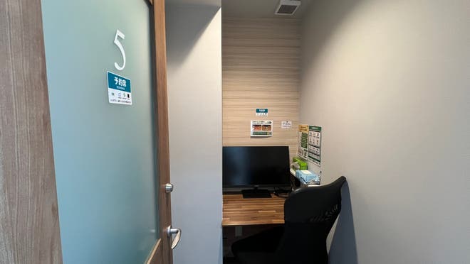 【1名用完全個室/1時間440円】赤坂見附駅から徒歩20秒!<ブース5>の写真3