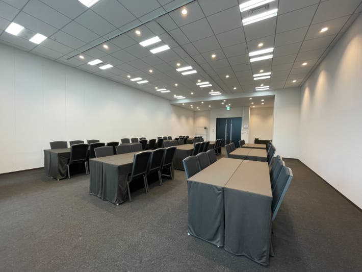 【TKPガーデンシティPREMIUM横浜駅新高島】カンファレンスルーム2Dの写真1