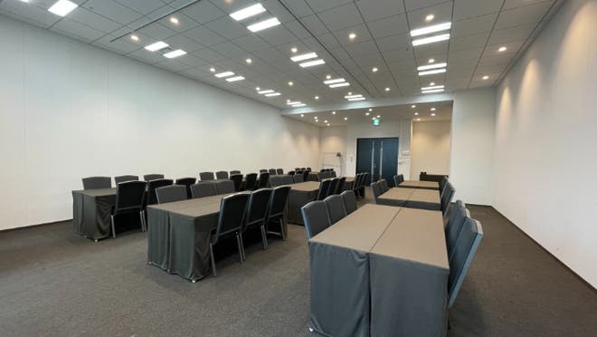 【TKPガーデンシティPREMIUM横浜駅新高島】カンファレンスルーム2Dの写真1