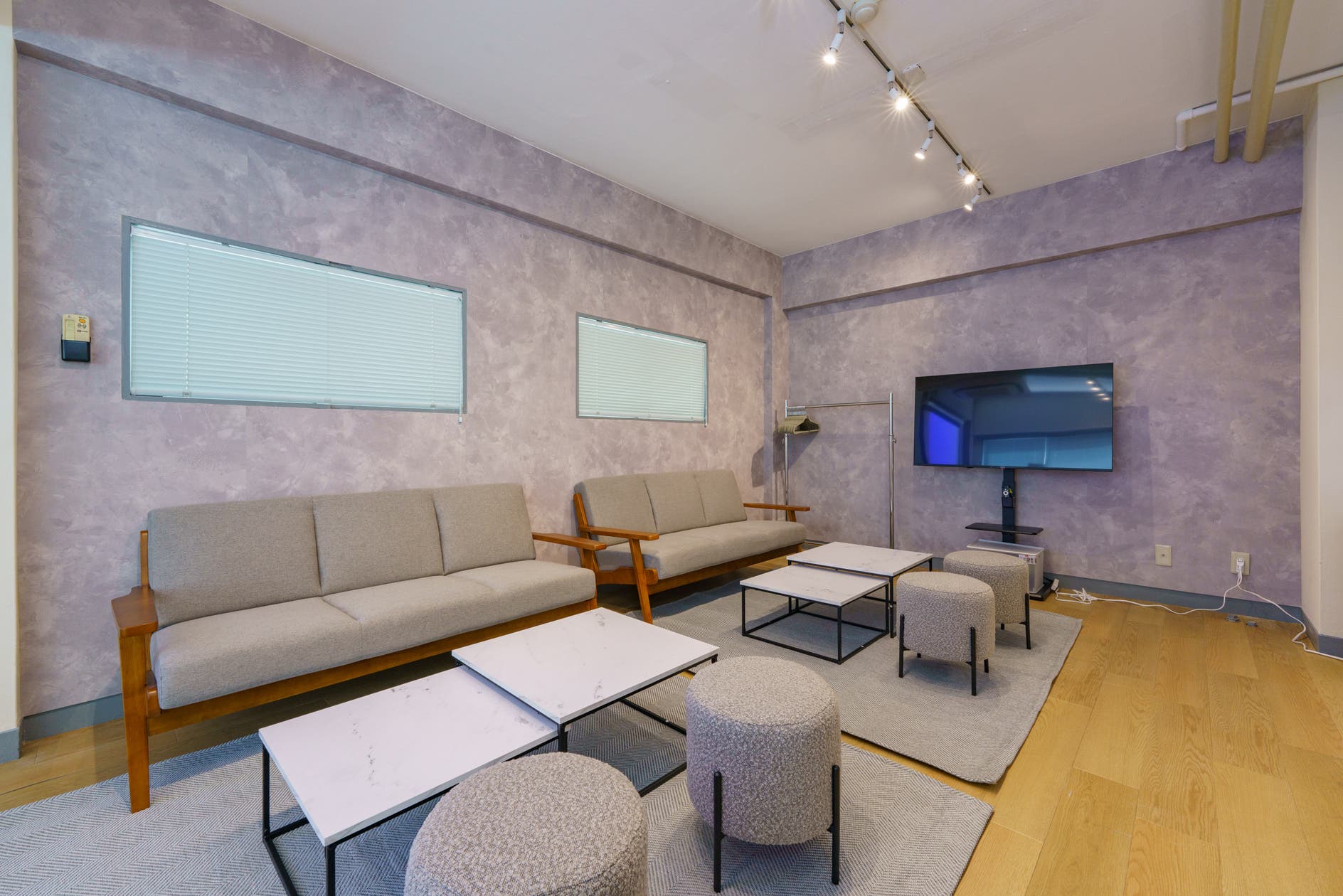 御茶ノ水駅7分✨席数76⭕️控室/飲食可/100㌅画面/ゴミ処理/会議/懇親会/歓送迎会/セミナーの写真7