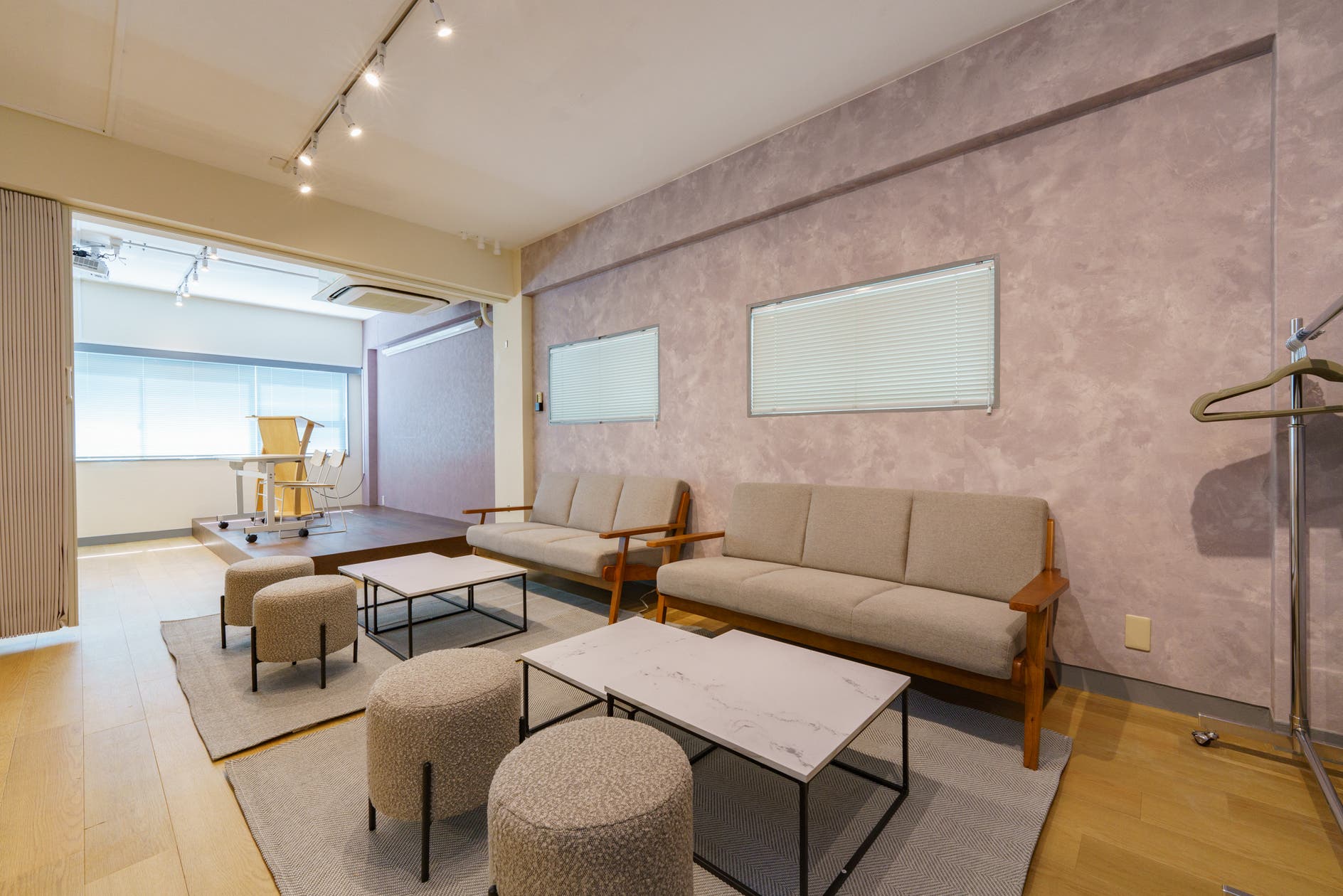 御茶ノ水駅7分✨席数76⭕️控室/飲食可/100㌅画面/ゴミ処理/会議/懇親会/歓送迎会/セミナーの写真12