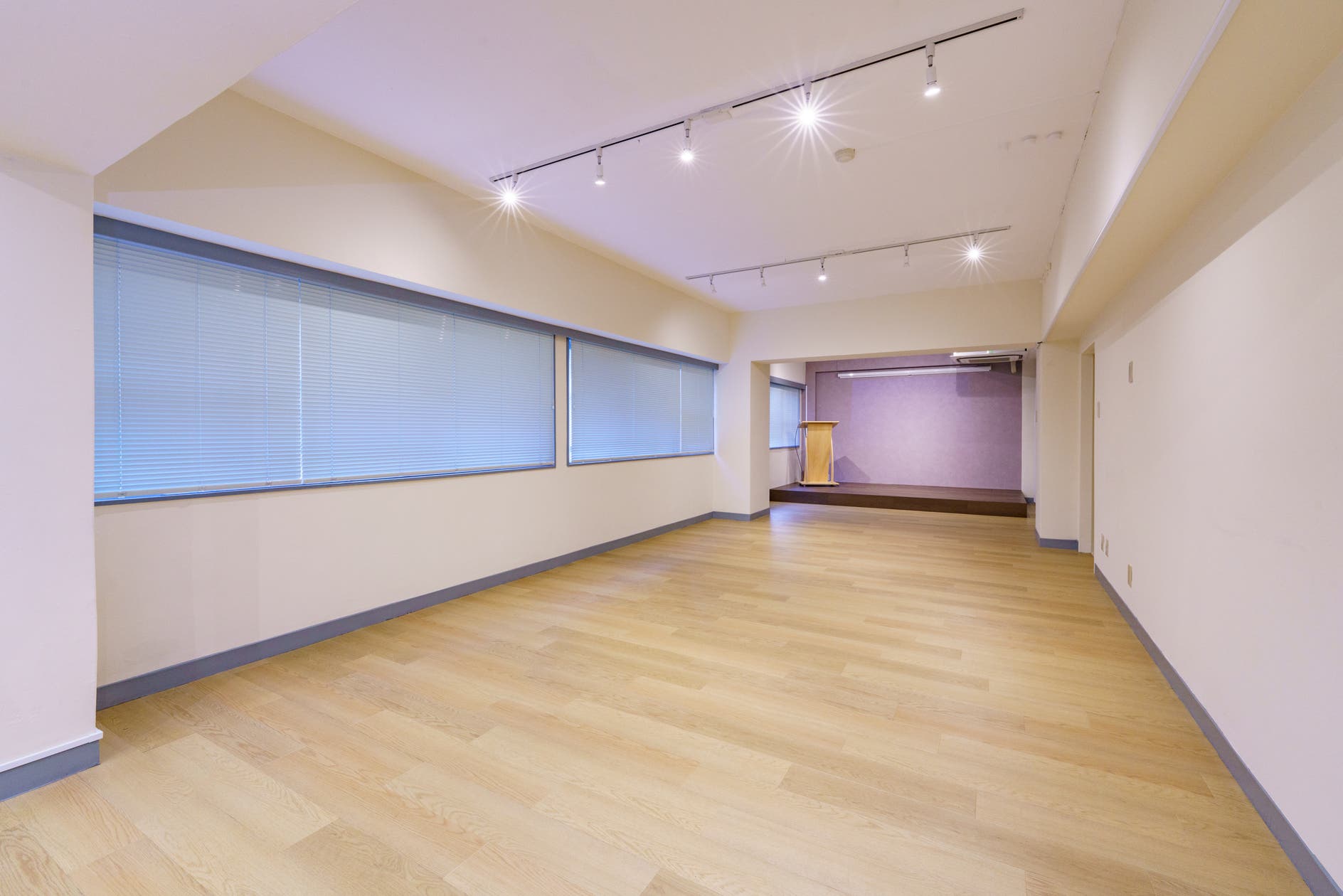 御茶ノ水駅7分✨席数76⭕️控室/飲食可/100㌅画面/ゴミ処理/会議/懇親会/歓送迎会/セミナーの写真24