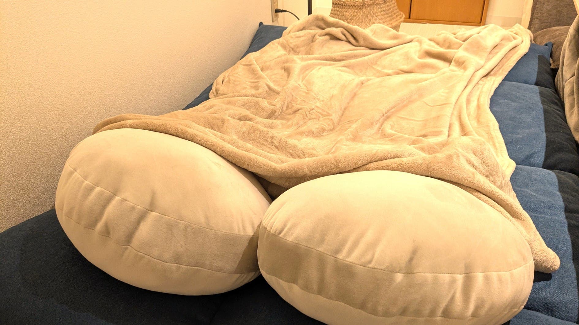 🎀四条烏丸すぐ🎀おうちデート・推し活💛ぬくぬくコタツ＆ごろごろソファ＆プロジェクター🎬 あなただけのプライベート空間🏠の写真3