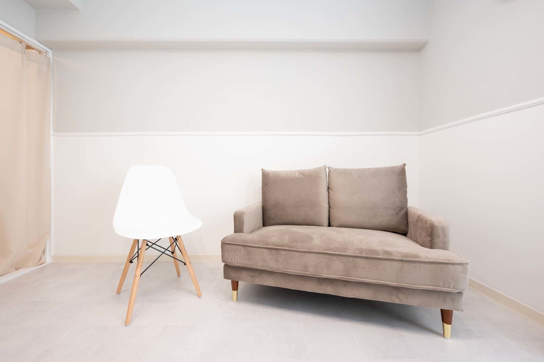 【04💐JR船橋駅北口３分すぐ/撮影スタジオ 】モール壁＆採光有・小物無料･ 配信｜ポートレート｜コスプレに最適の写真1