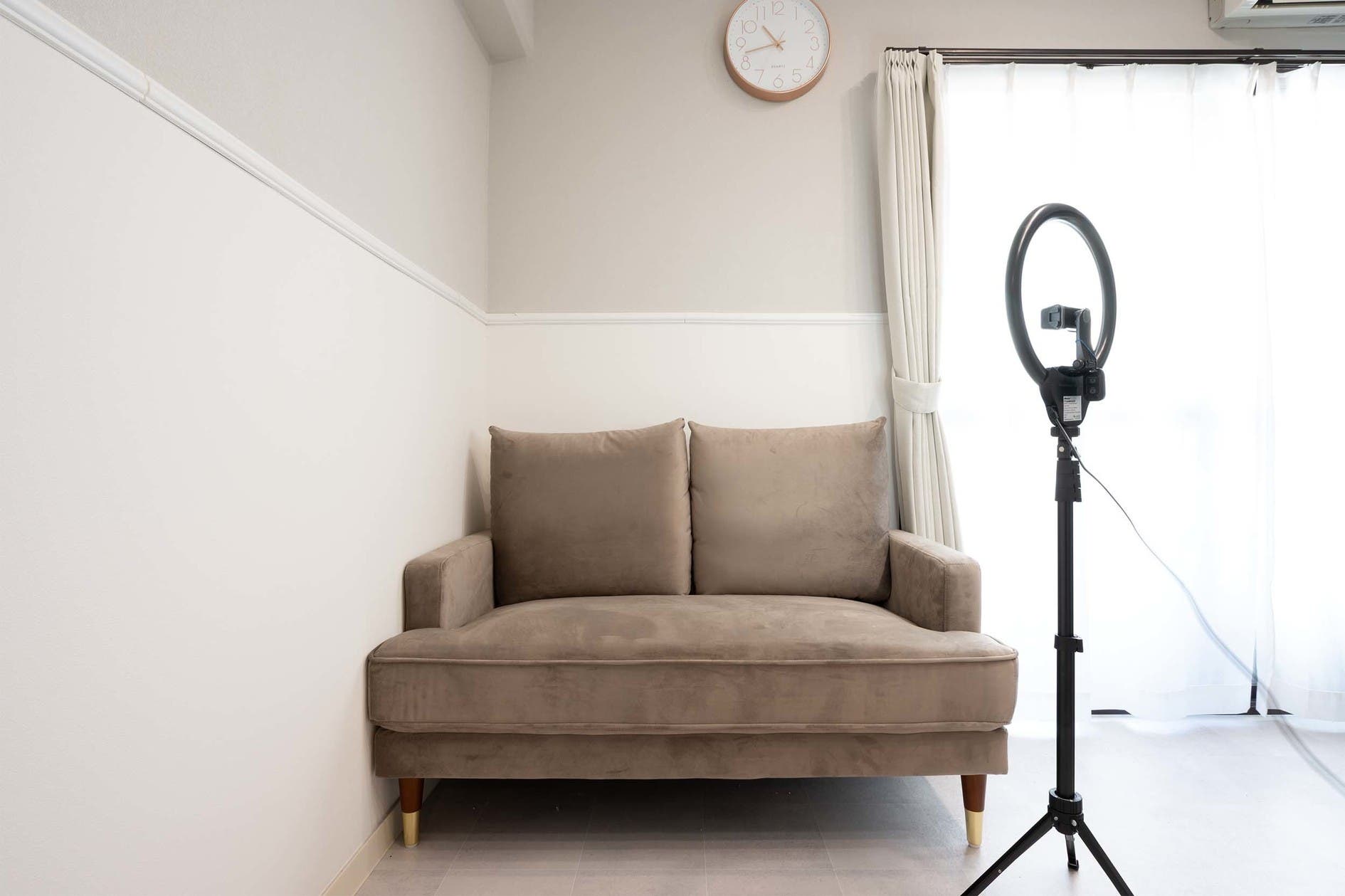 【04💐JR船橋駅北口３分すぐ/撮影スタジオ 】モール壁＆採光有・小物無料･ 配信｜ポートレート｜コスプレに最適の写真8