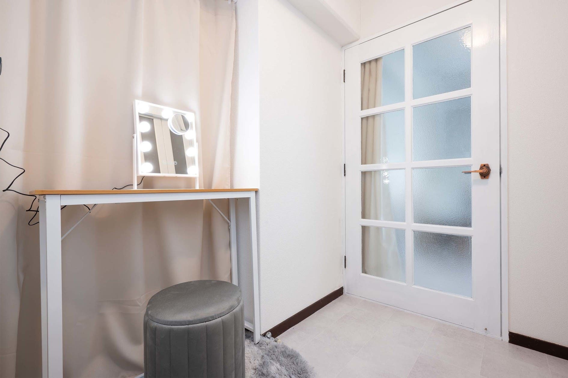 【04💐JR船橋駅北口３分すぐ/撮影スタジオ 】モール壁＆採光有・小物無料･ 配信｜ポートレート｜コスプレに最適の写真10