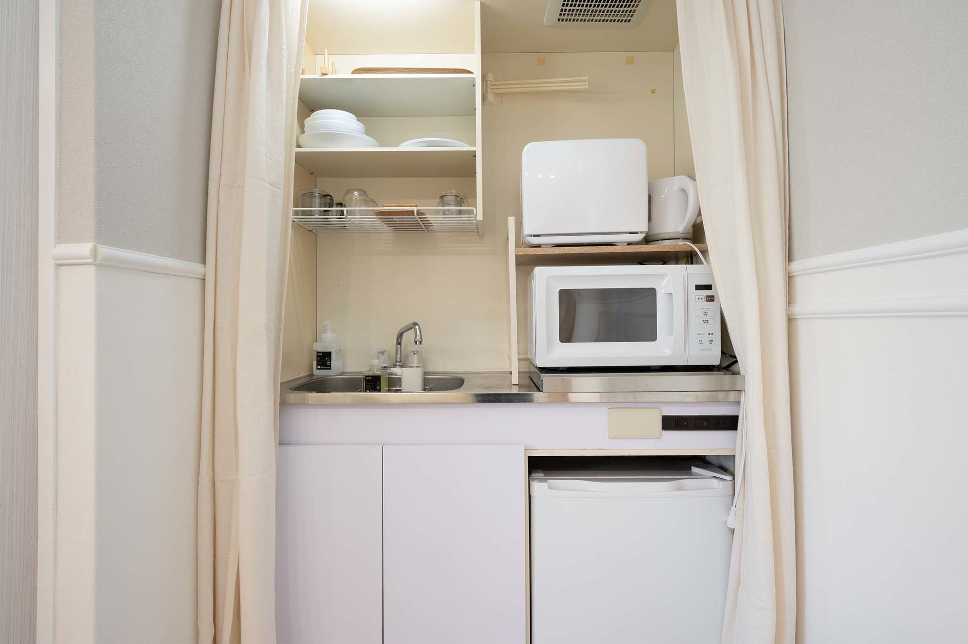 【04💐JR船橋駅北口３分すぐ/撮影スタジオ 】モール壁＆採光有・小物無料･ 配信｜ポートレート｜コスプレに最適の写真12