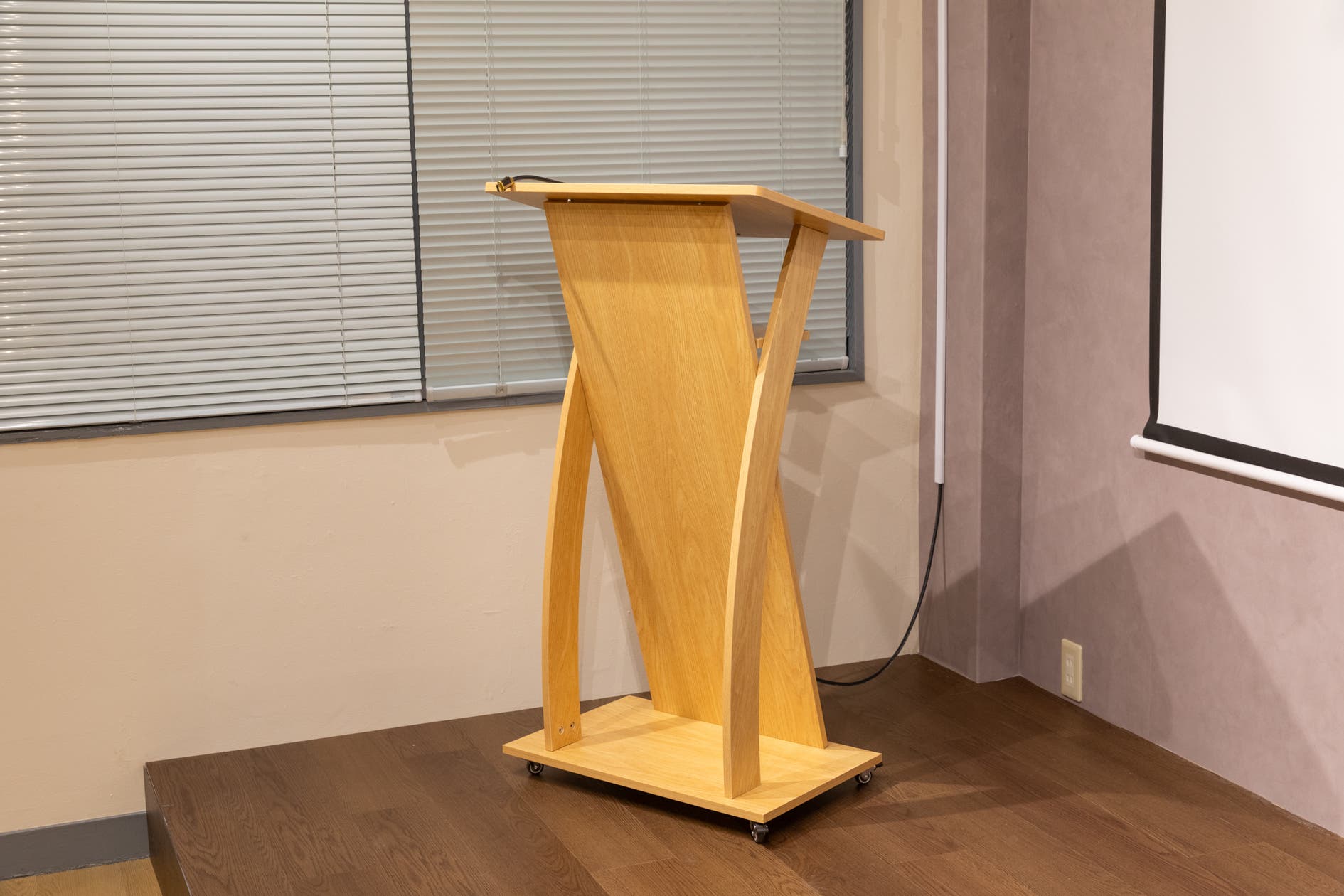 講演台・司会台の画像2