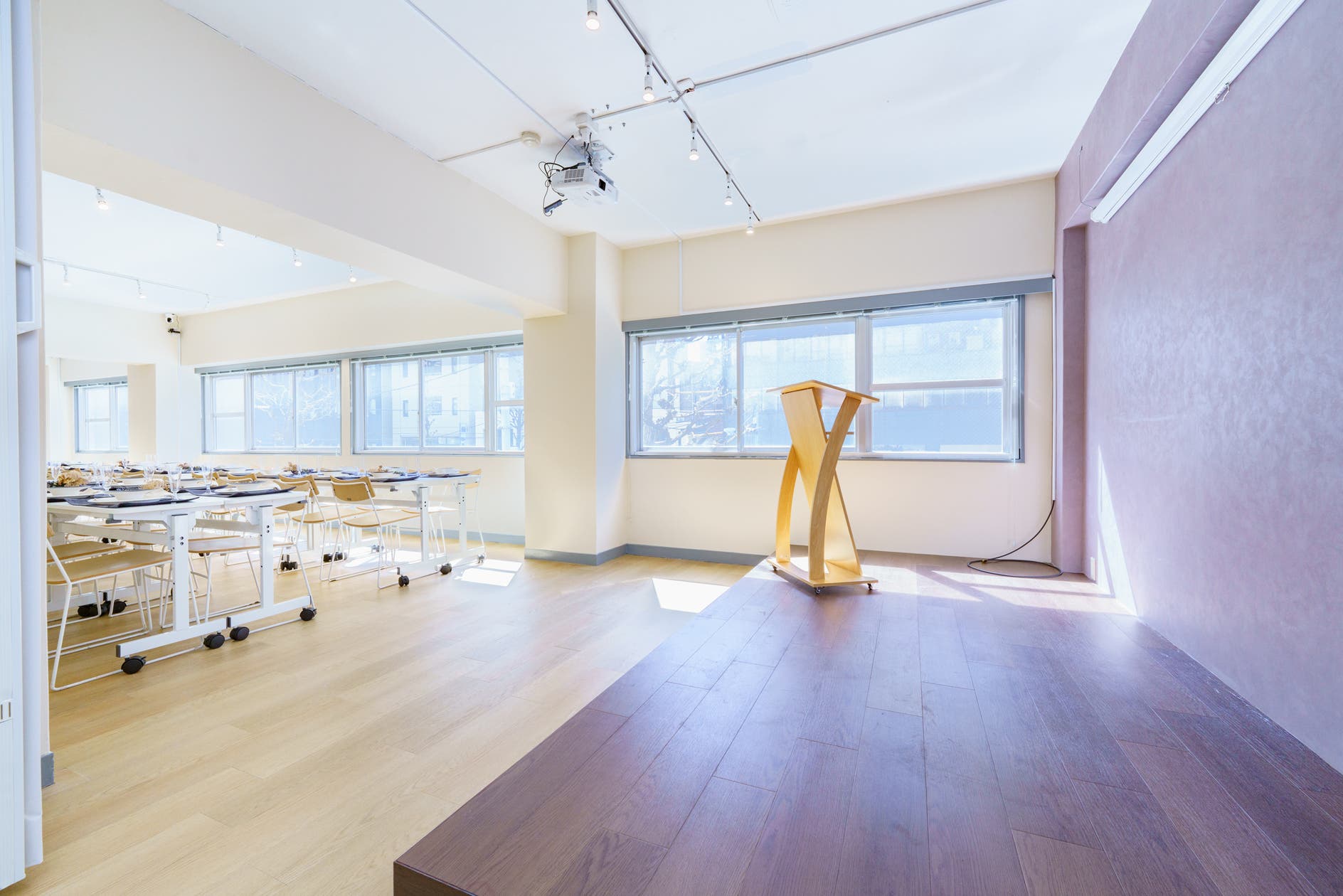 講演台・司会台の画像1